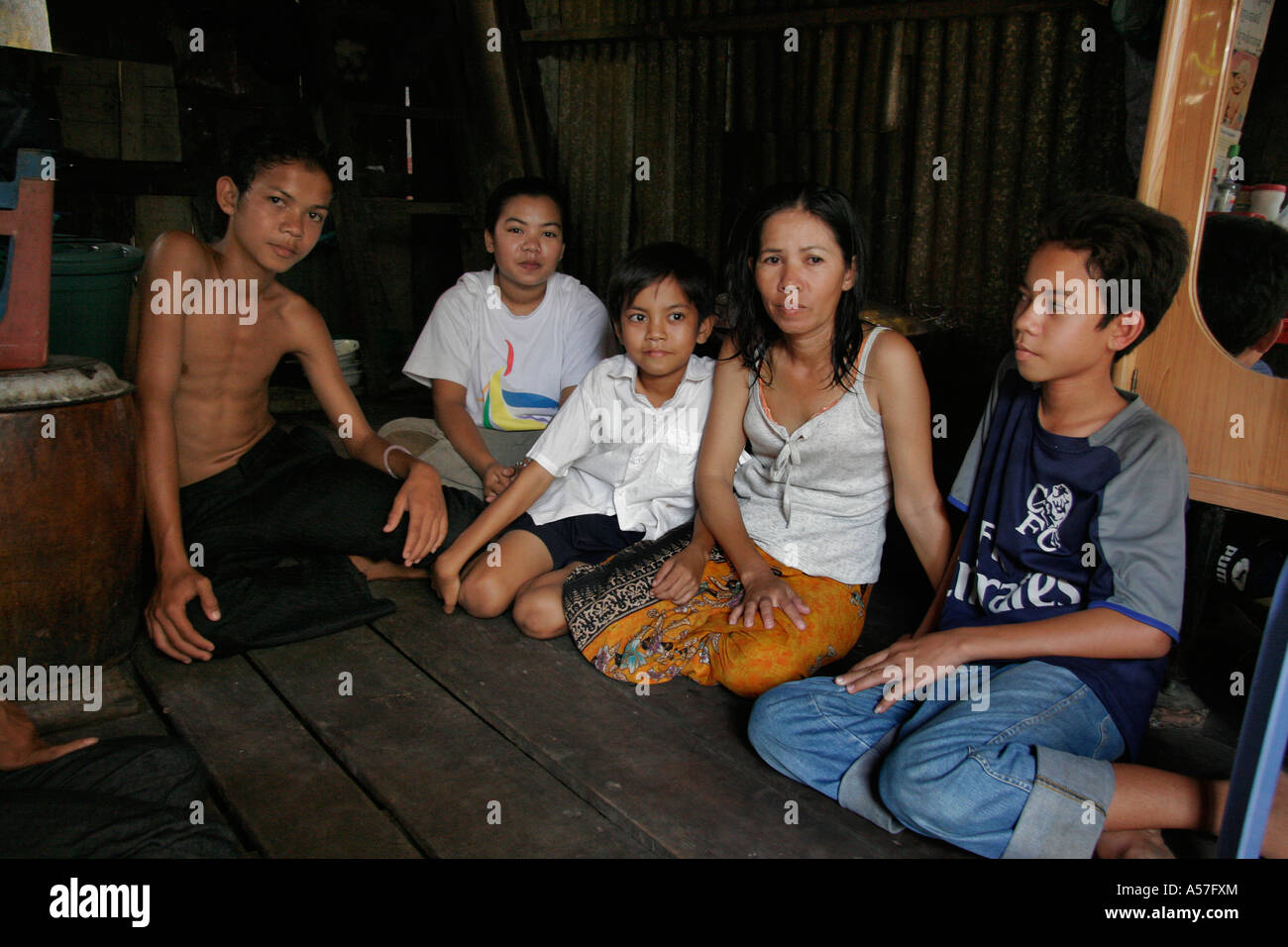 Poor people house hi-res stock photography and images - Alamy