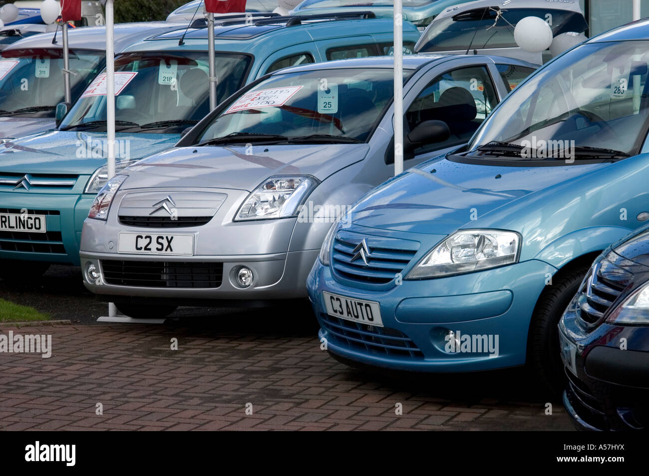 Cars for sale forecourt hi-res stock photography and images - Alamy