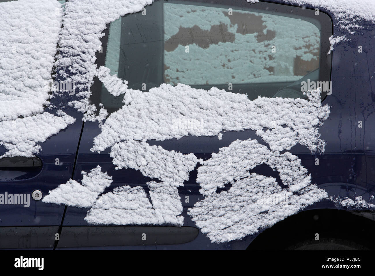 Snow slipping from car hi-res stock photography and images - Alamy