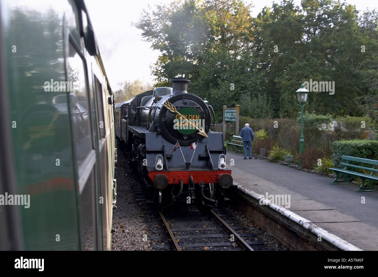 Golden arrow train hi-res stock photography and images - Alamy