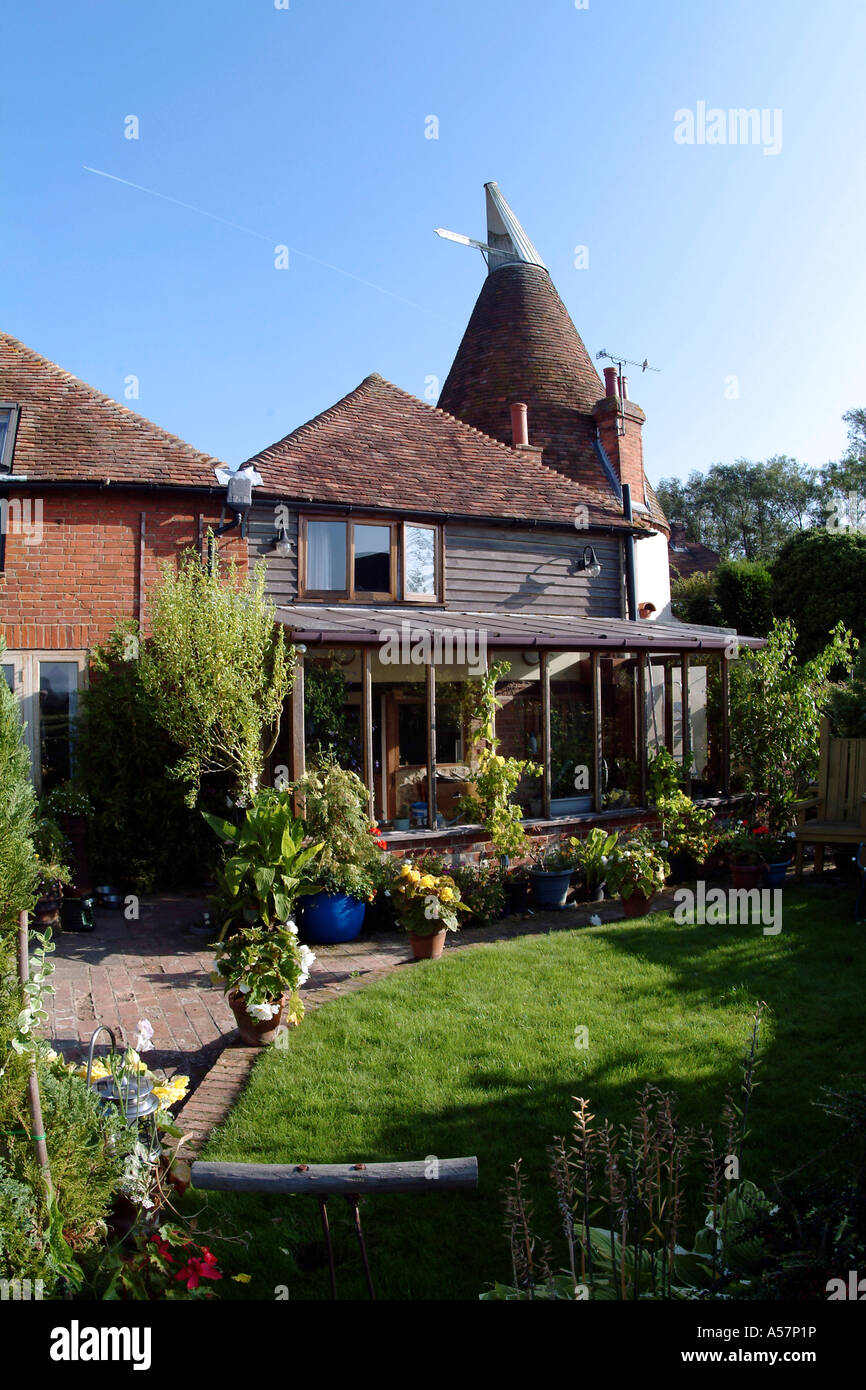 Oast house oasthouse hi-res stock photography and images - Alamy