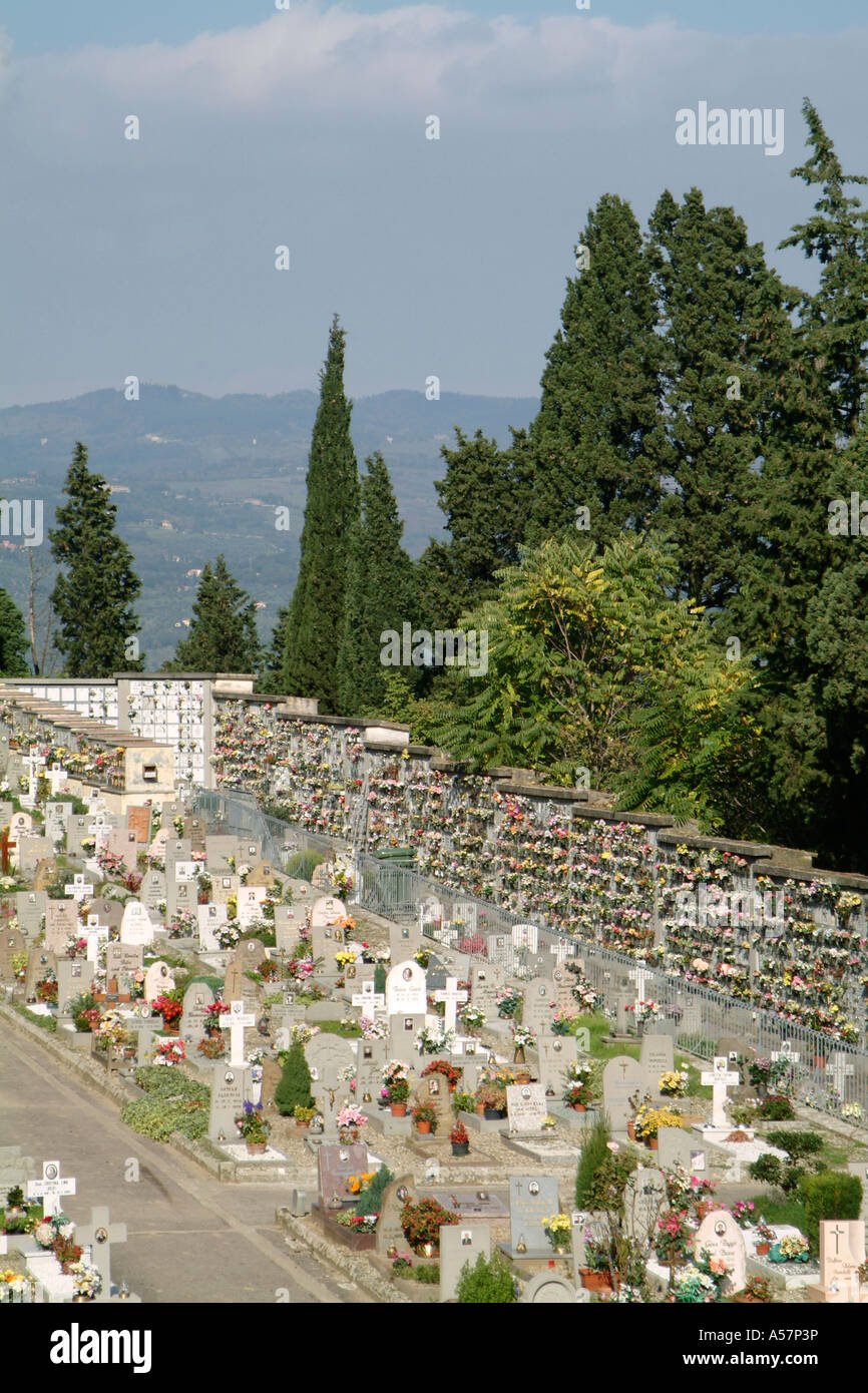 Italy graveyard hi-res stock photography and images - Alamy