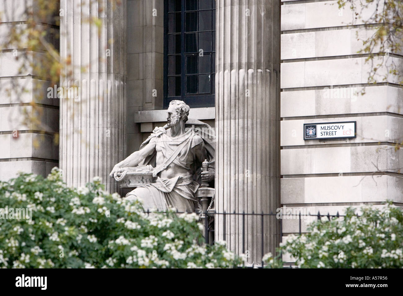 Statue in Muscovy Street London England Stock Photo - Alamy