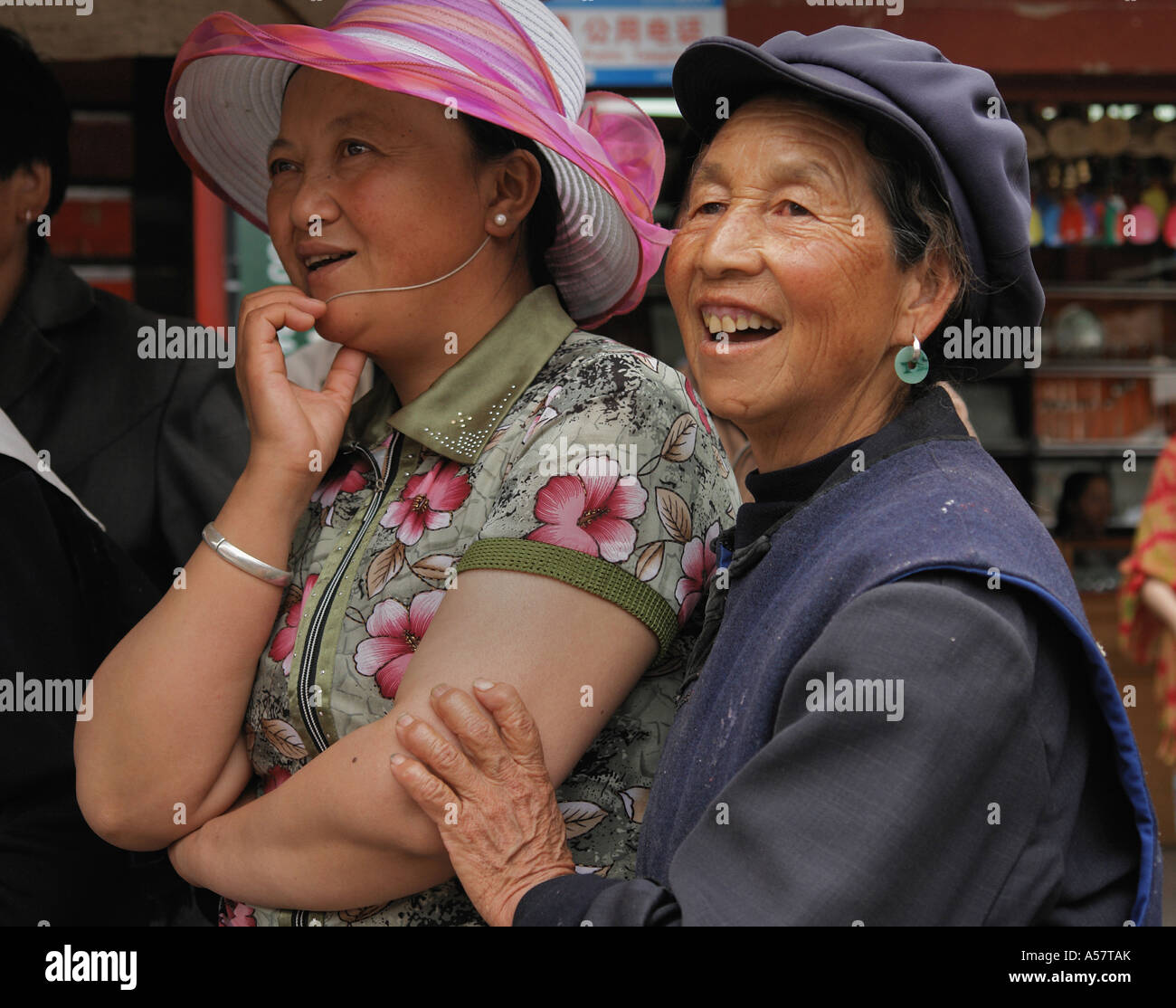 Naxi females hi-res stock photography and images - Alamy