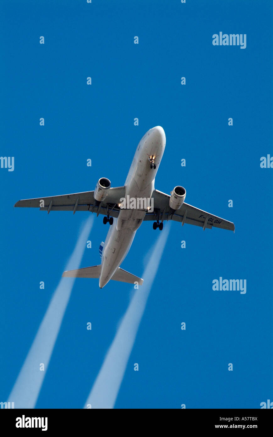 Jet charter commercial airline high altitude con condensation vapour ...