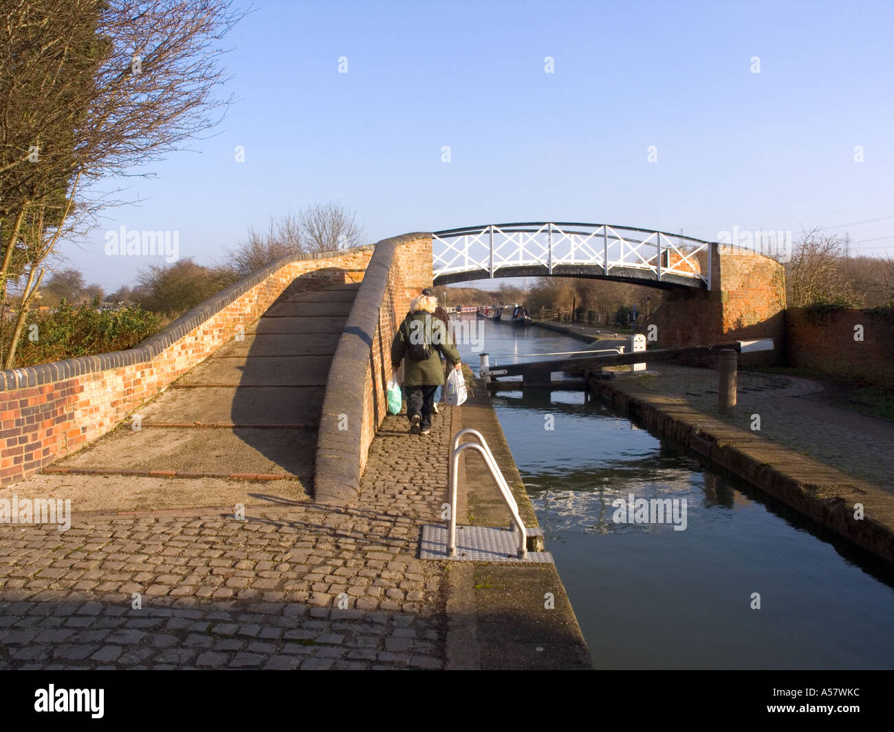 Footbridge over the Oxford canal at Sutton Stop-Hawkesbury junction ...