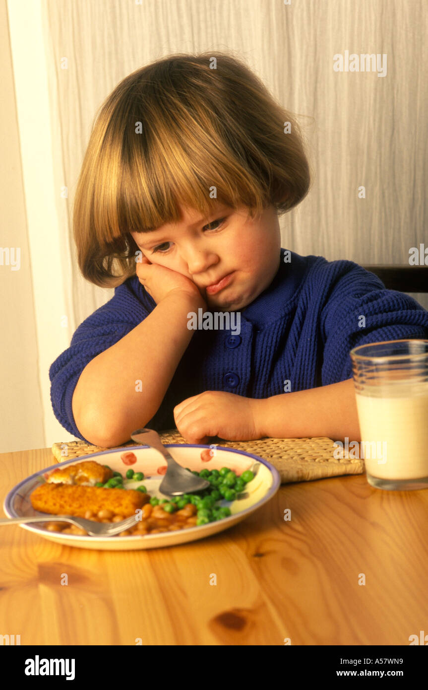 Fishfingers and peas hi-res stock photography and images - Alamy