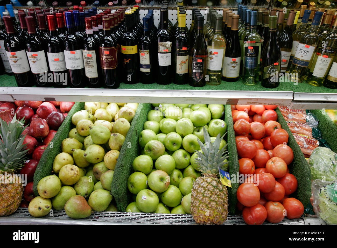 Miami Beach Florida,La Playa Market,apples,pears,tomatoes,tomatoes,wine ...