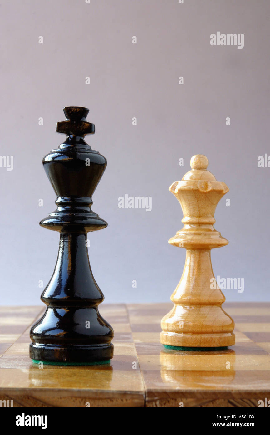 Chess, white queen, black king, mate Stock Photo - Alamy