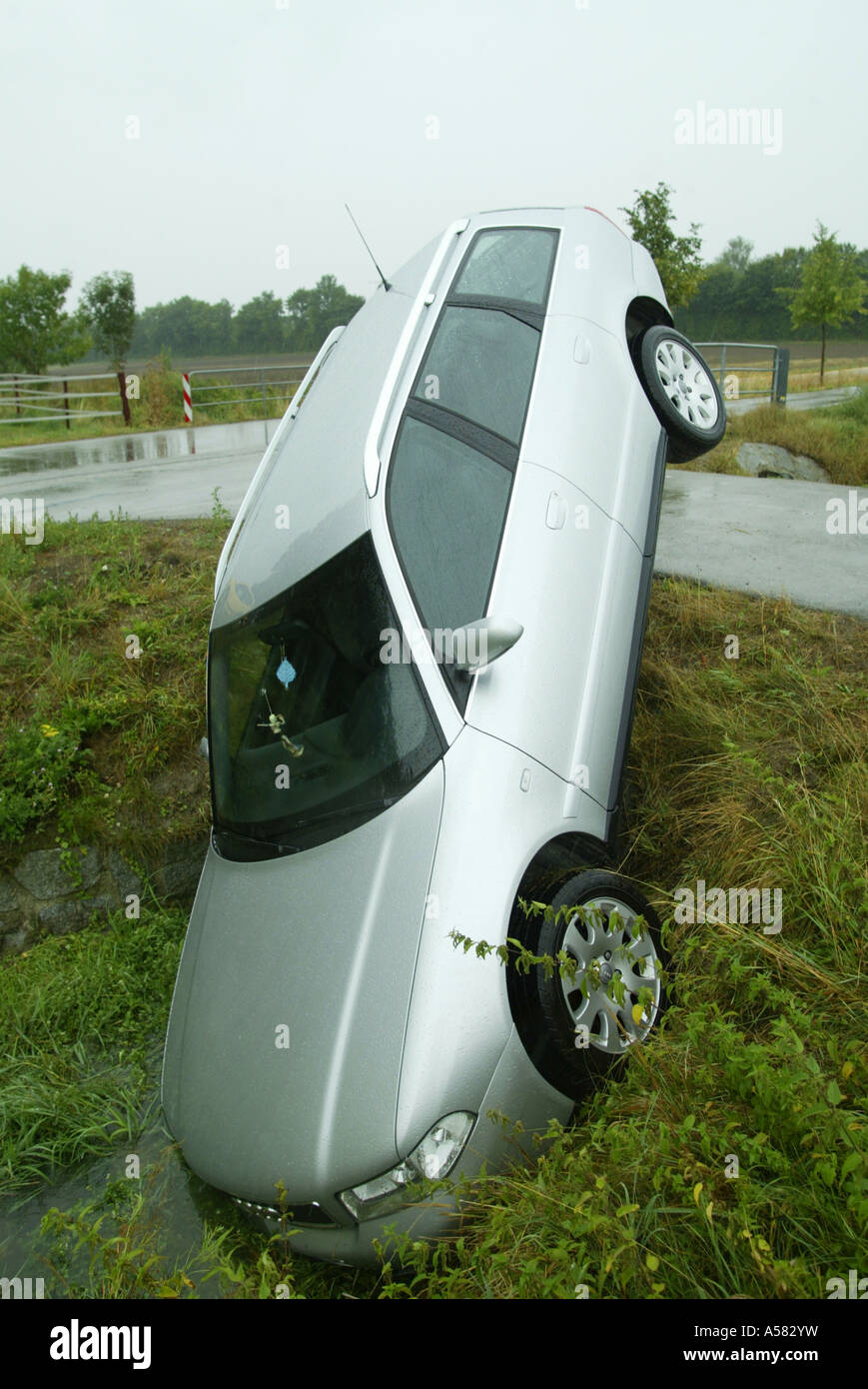 Car in ditch hi-res stock photography and images - Alamy