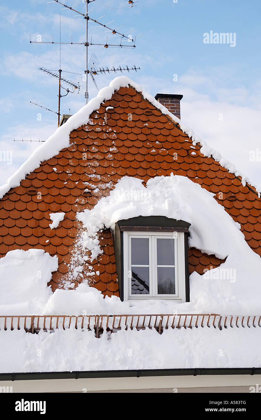 Snow covered roof Stock Photo - Alamy