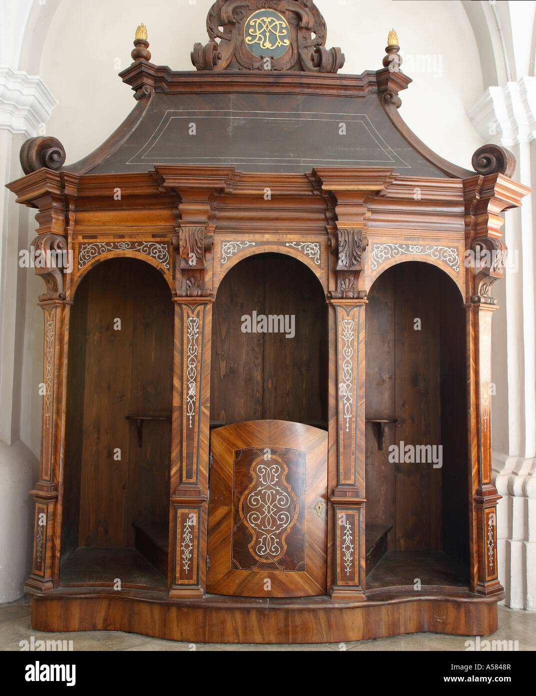 Open confessional hi-res stock photography and images - Alamy