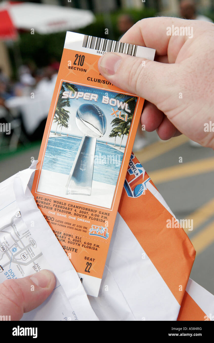 Ticket scalping hi-res stock photography and images - Alamy