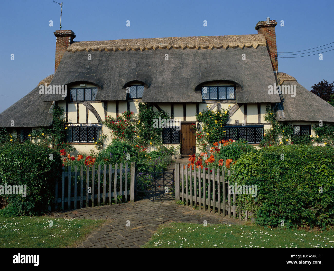 Cottages, Thatched Cottage Stock Photo - Alamy