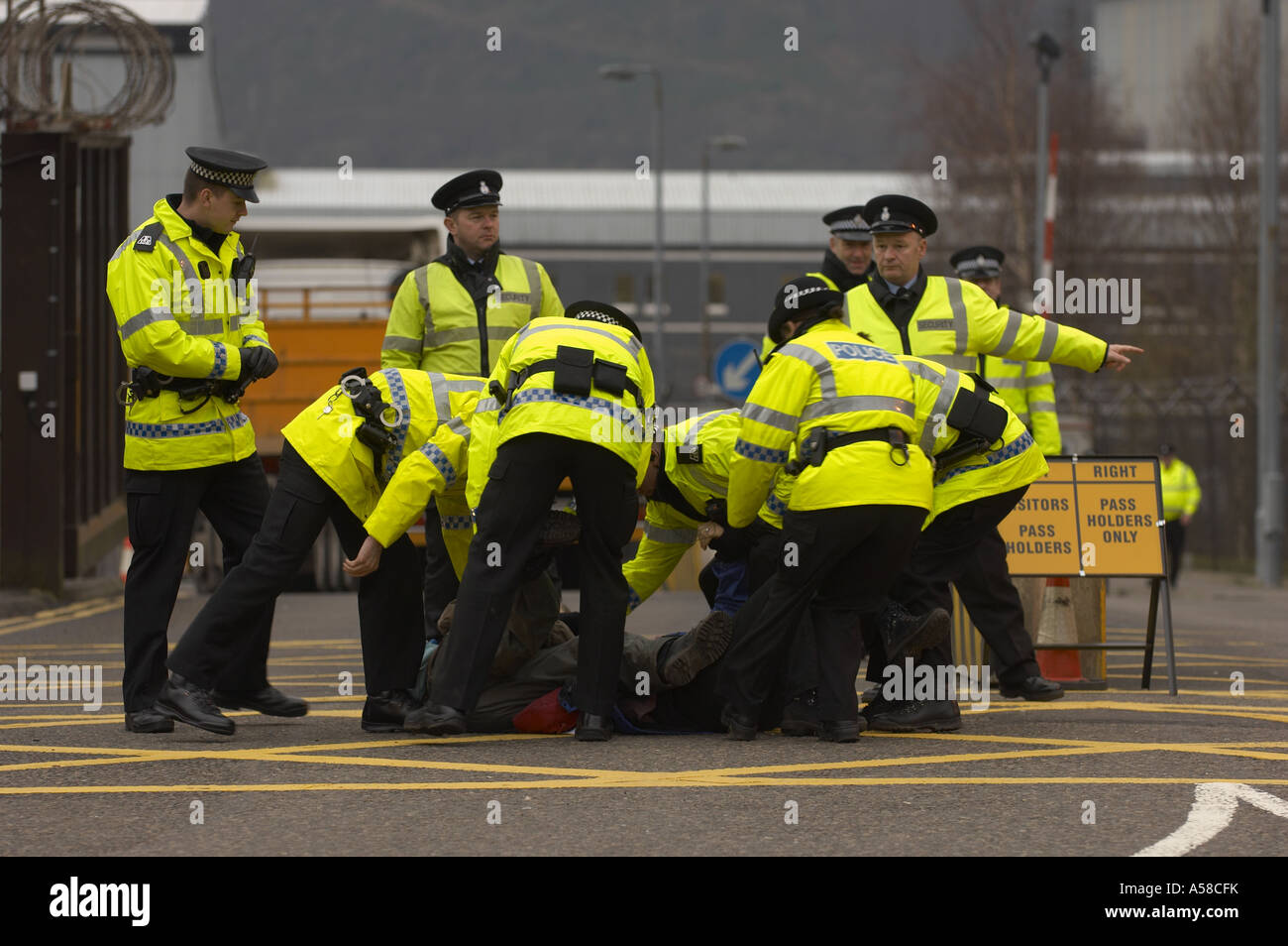 Protesters at Faslane Military base Stock Photo - Alamy
