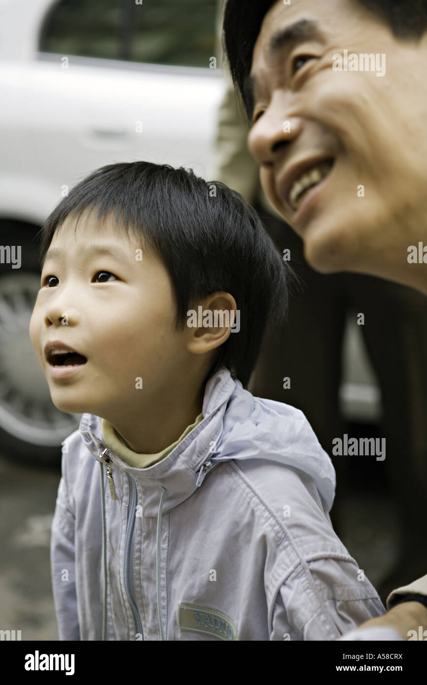 CHINA SHANGHAI Proud Chinese father encourages his school age daughter ...