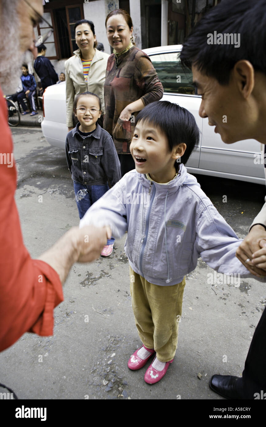 CHINA SHANGHAI Proud Chinese father encourages his school age daughter ...