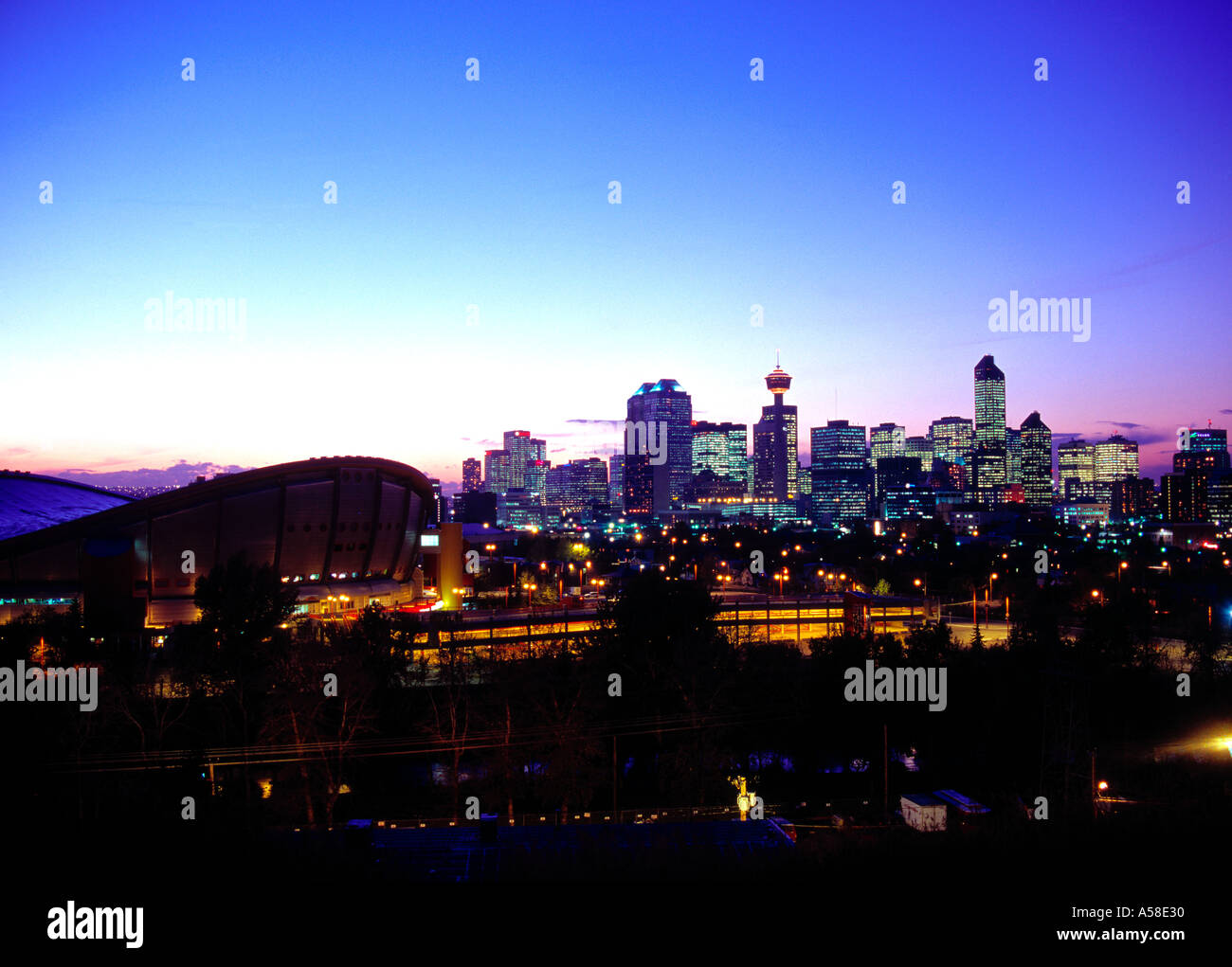 Calgary, Skyline At Dusk Stock Photo - Alamy
