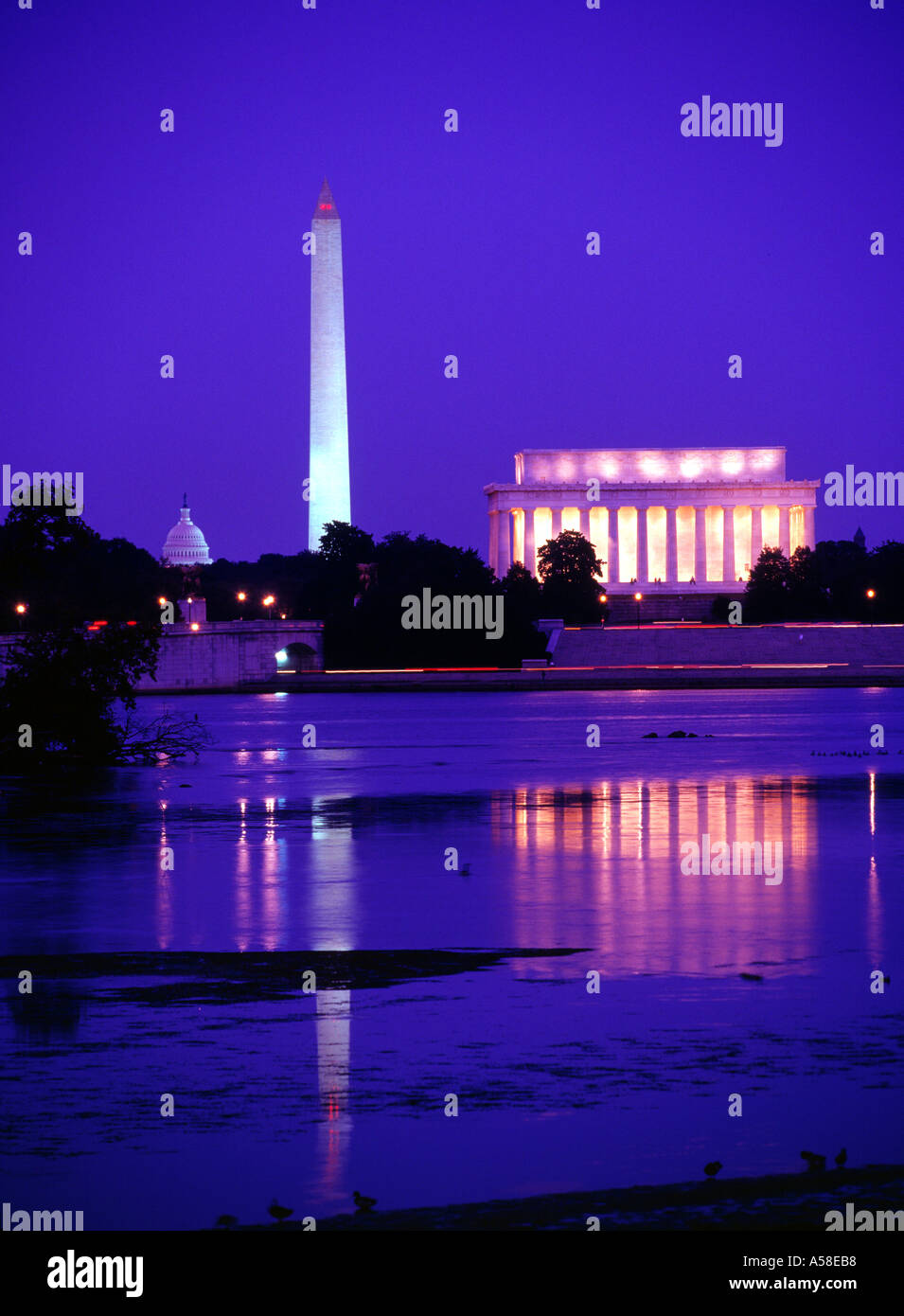 Washington dc illuminated monuments hi-res stock photography and images ...