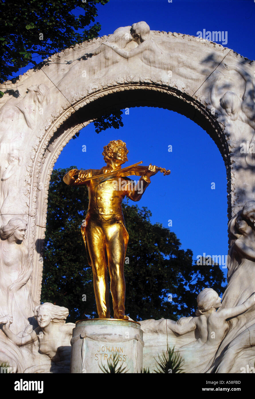 Stadtpark, Strauss Monument Stock Photo - Alamy