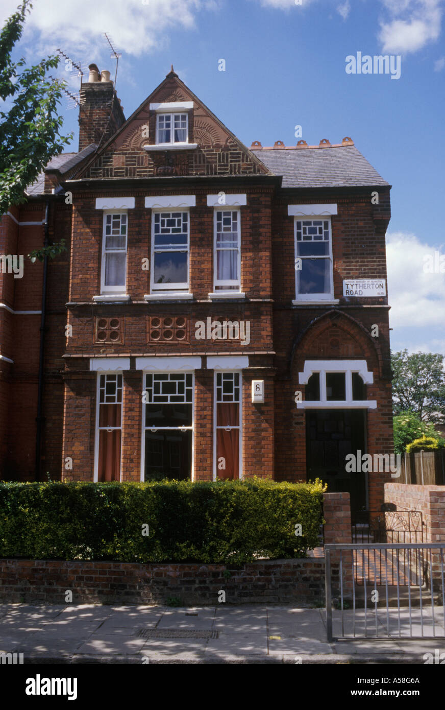 Victorian house england hi-res stock photography and images - Alamy