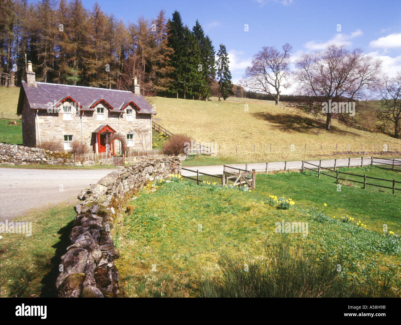 dh TRINAFOUR PERTHSHIRE Glen Errochty Highlands forrestry house Stock ...