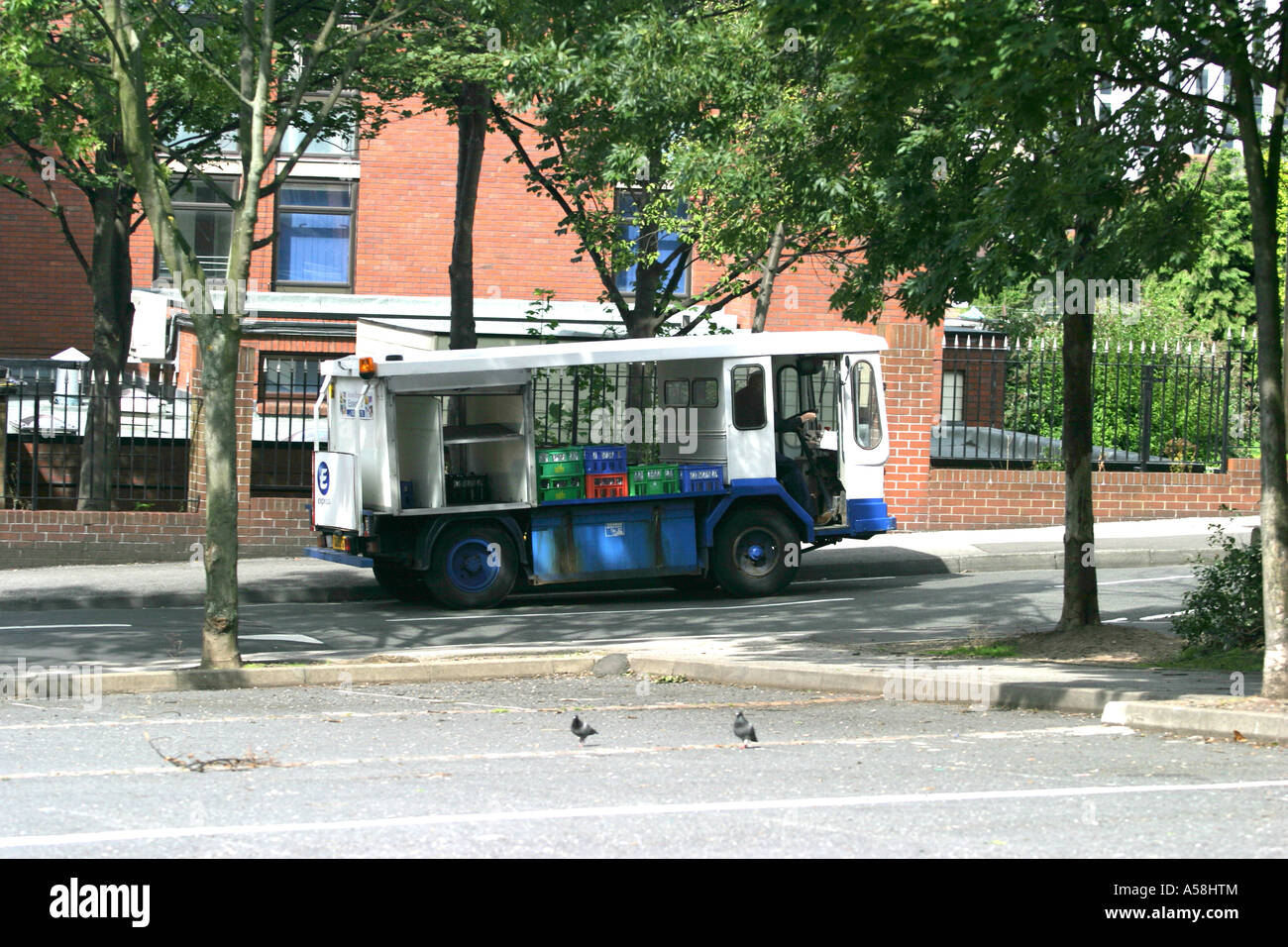 Electric milk float hi-res stock photography and images - Alamy