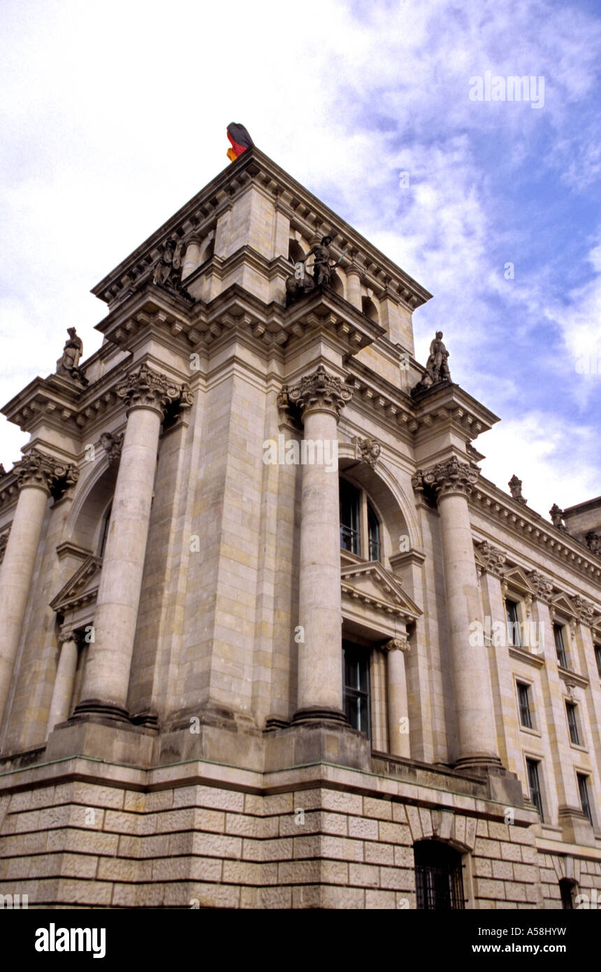 Neoclassical exterior of the Russishee Botschaft Russian embassy on ...