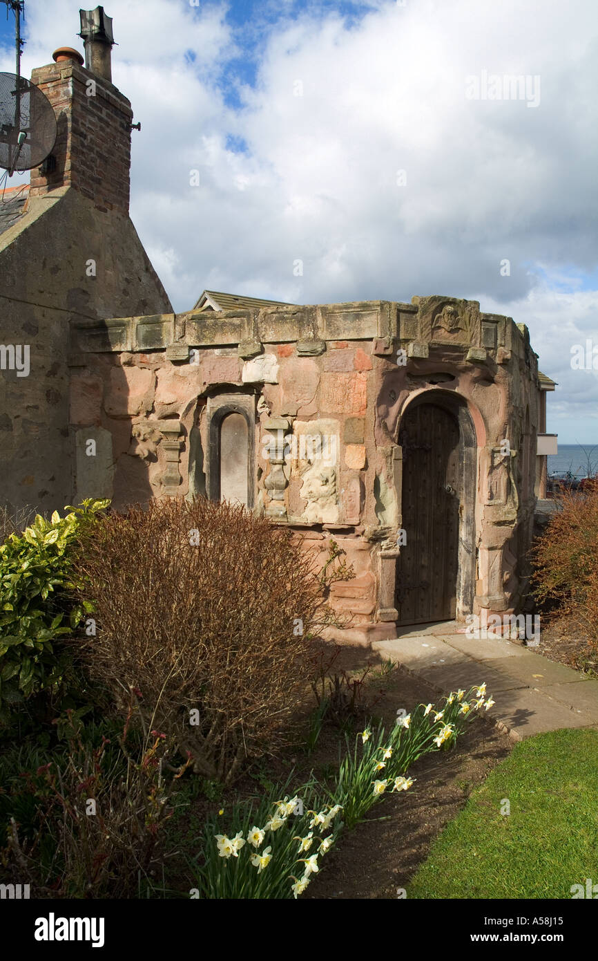 dh EYEMOUTH BORDERS Mort house corner of cemetery Stock Photo - Alamy
