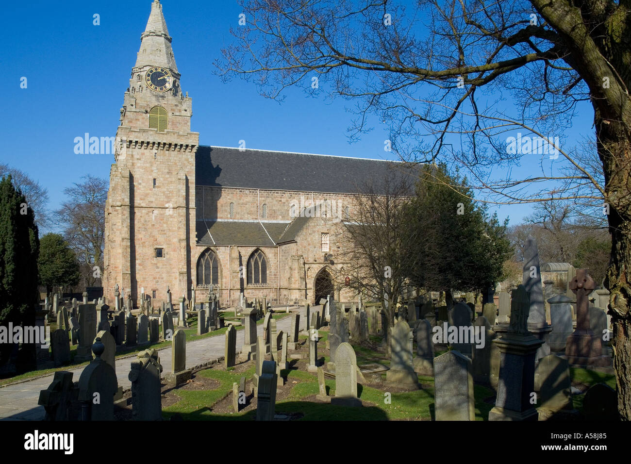 Graveyard at st machars cathedral hi-res stock photography and images ...