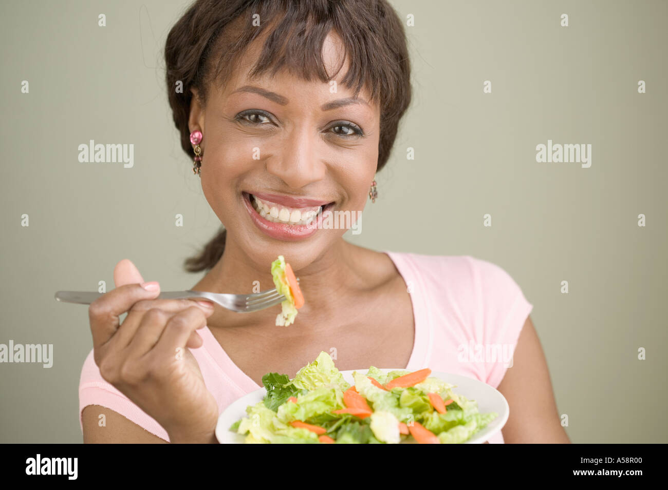 Young afro woman eating hi-res stock photography and images - Alamy