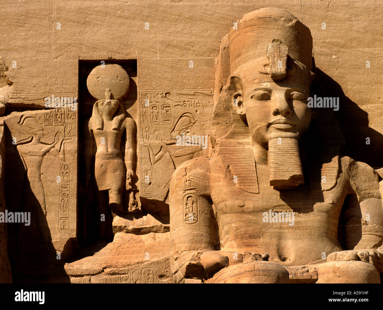 Statue of pharaoh ramesses ii hi-res stock photography and images - Alamy