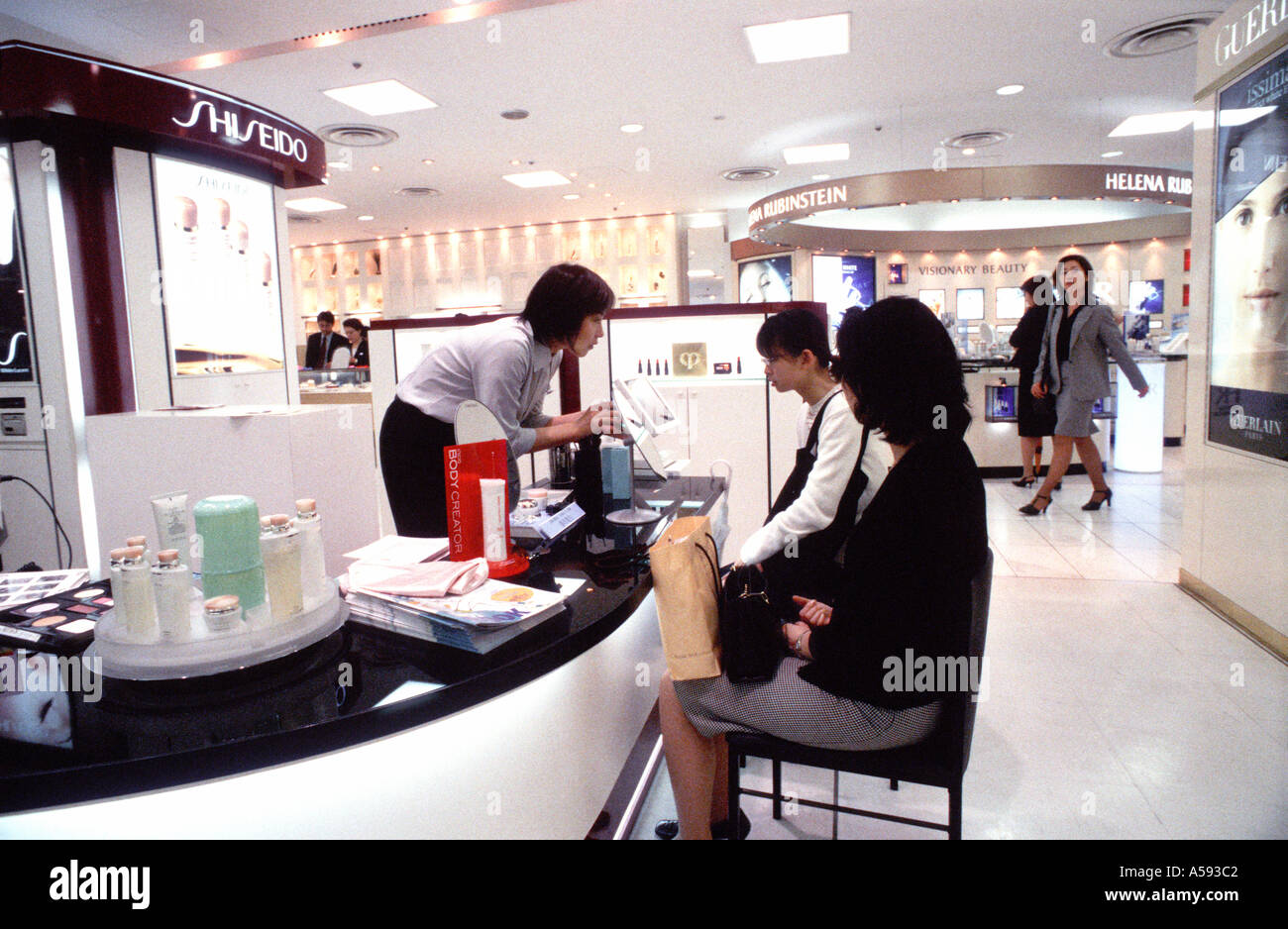 Japan Tokyo Ginza department store cosmetics counter Stock Photo - Alamy