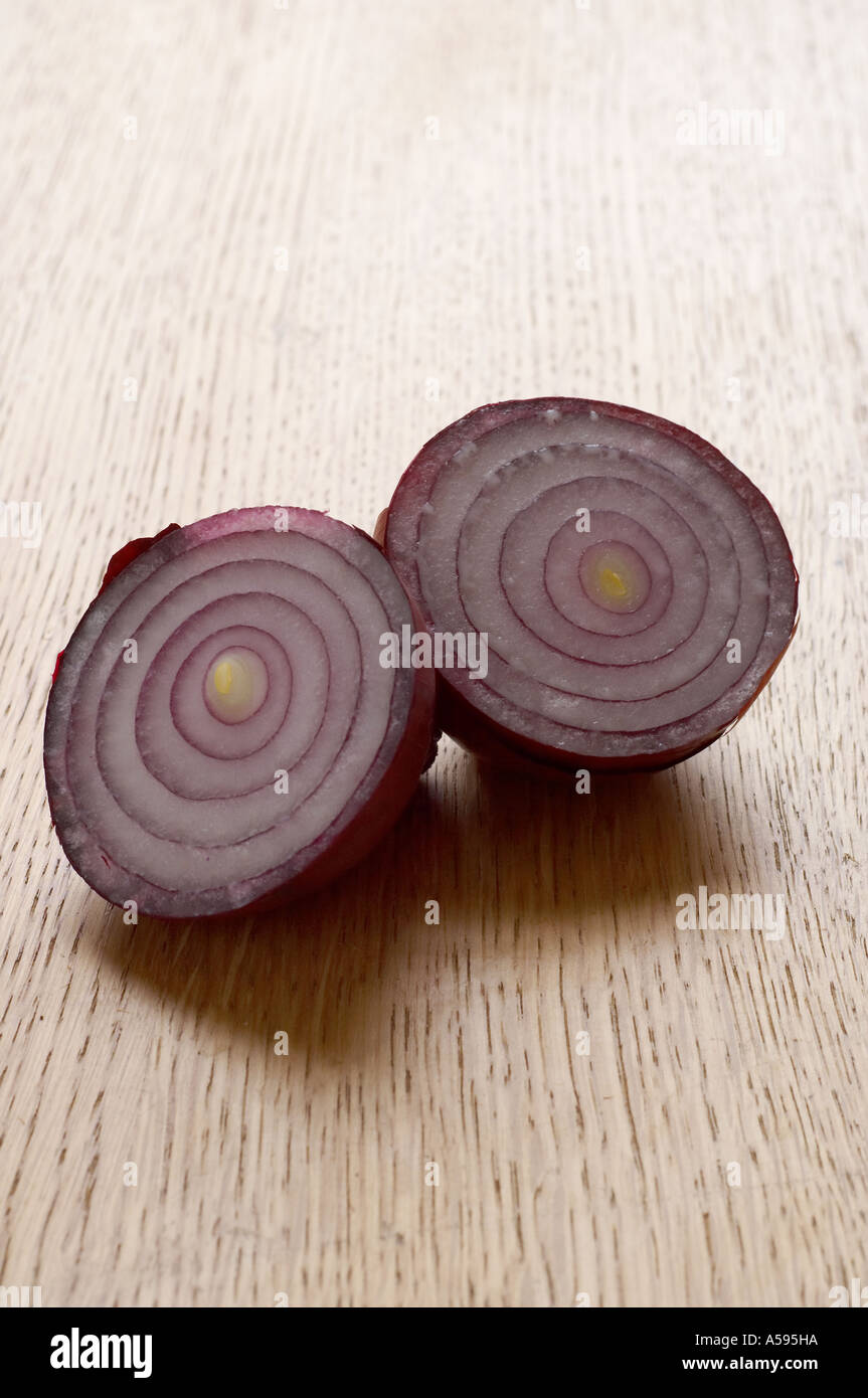 Halved red onion hi-res stock photography and images - Alamy