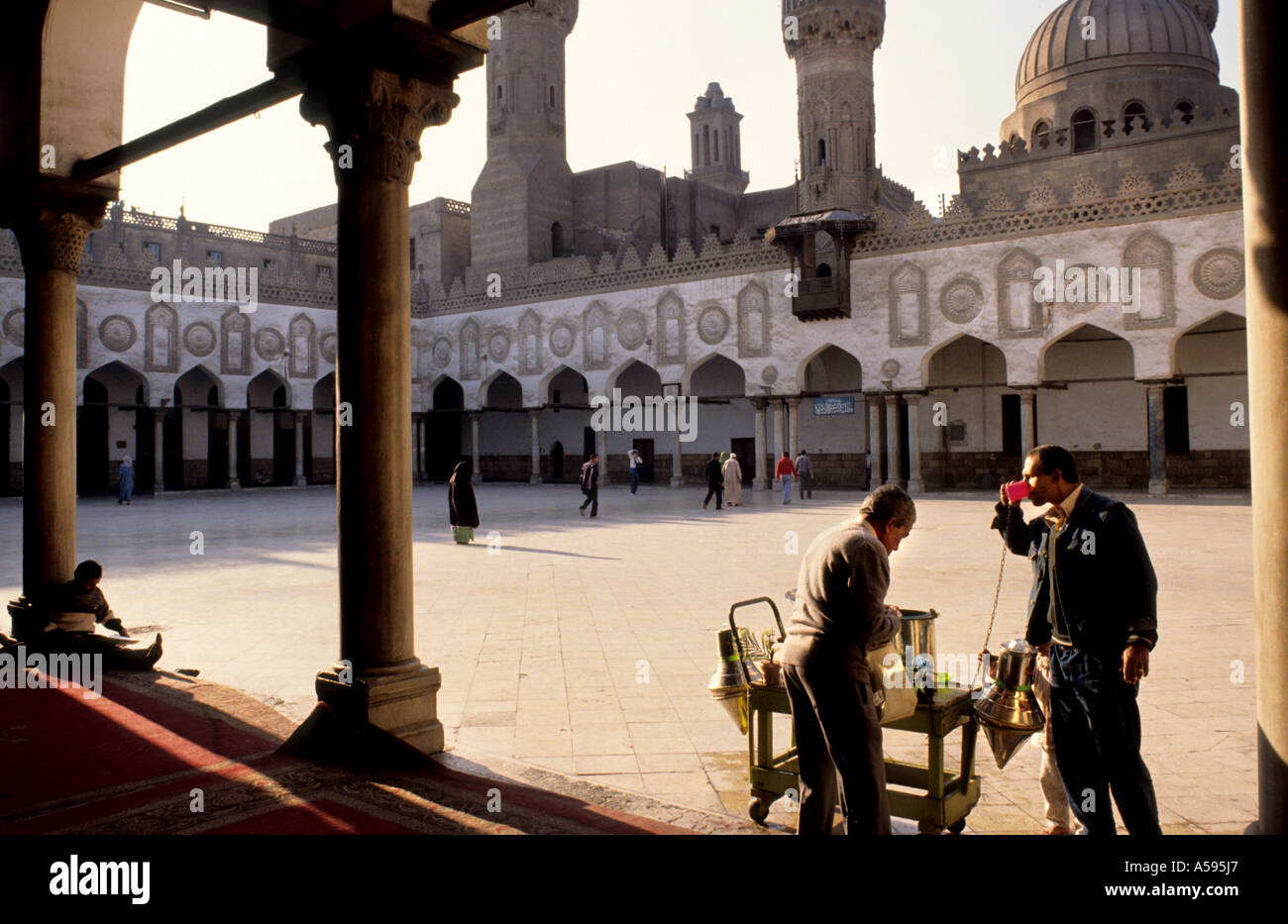 Courtyard of the al azhar mosque in cairo egypt oldest hi-res stock ...