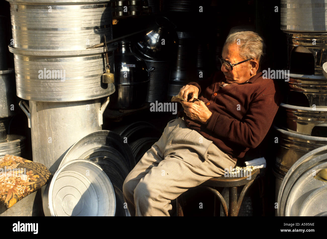 Brass brazier hi-res stock photography and images - Alamy