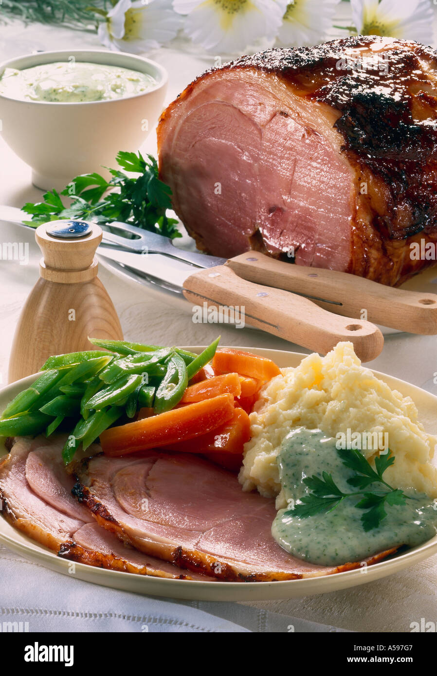 Whole roast gammon joint hi-res stock photography and images - Alamy Whole roast gammon joint hi-res stock photography and images - Alamy
