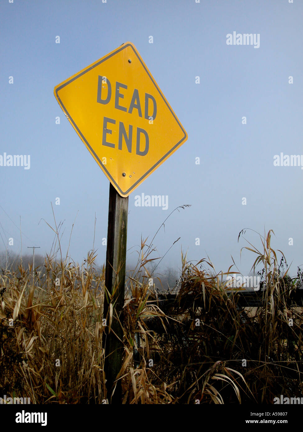Dead End road sign in a rural countryside USA Stock Photo - Alamy