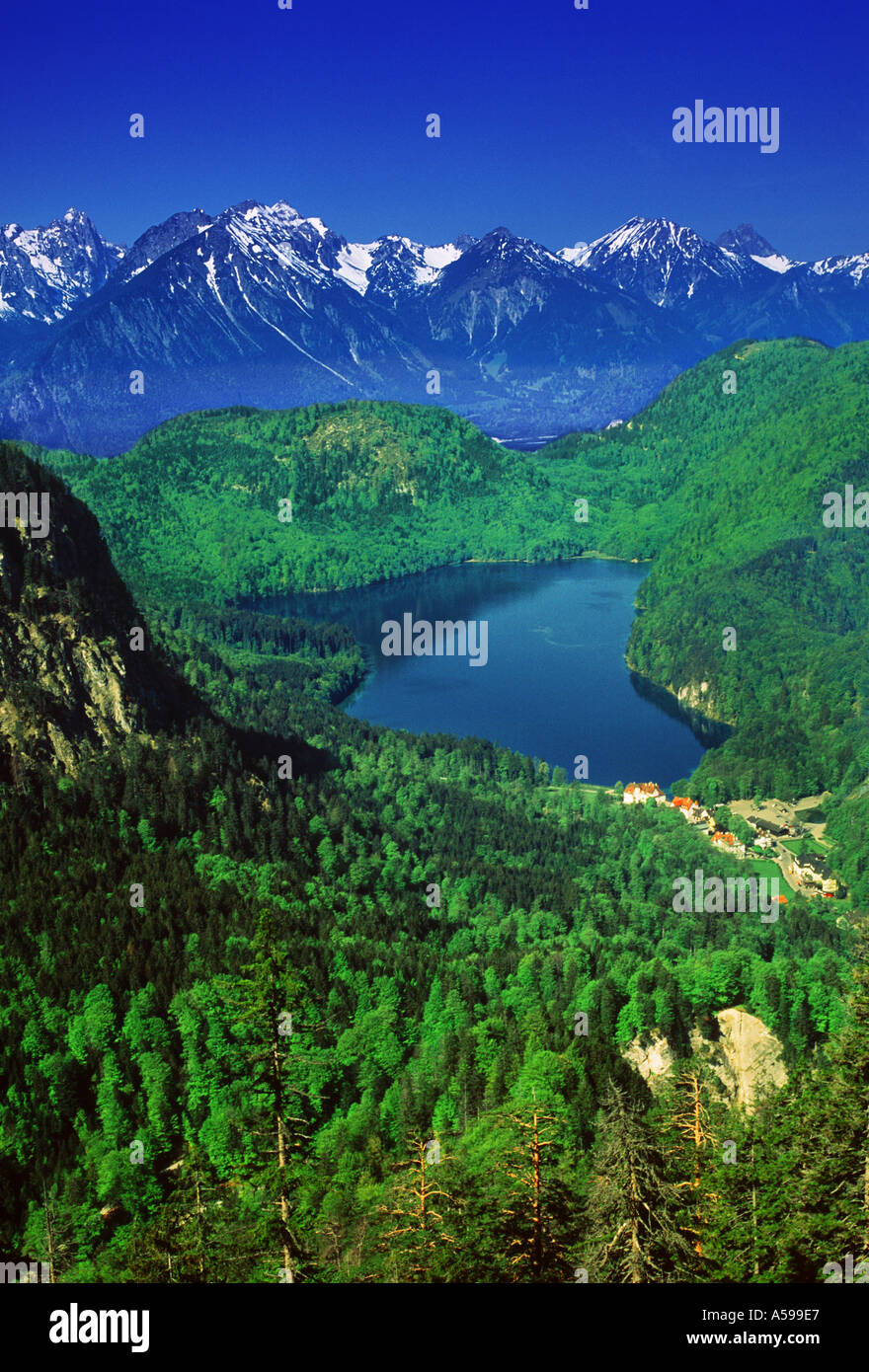 Location near lake hi-res stock photography and images - Alamy