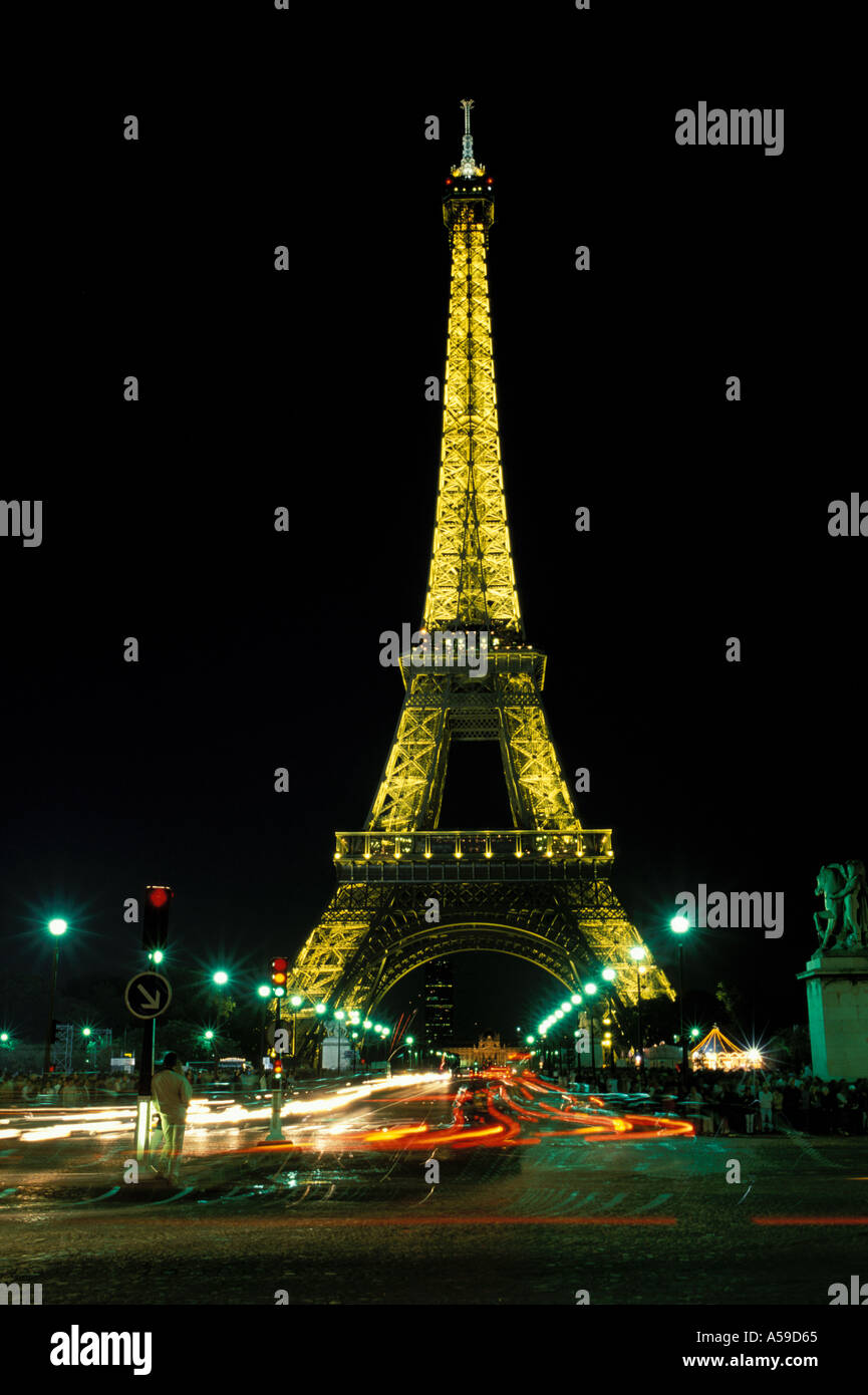 Gold glow eiffel tower hi-res stock photography and images - Alamy