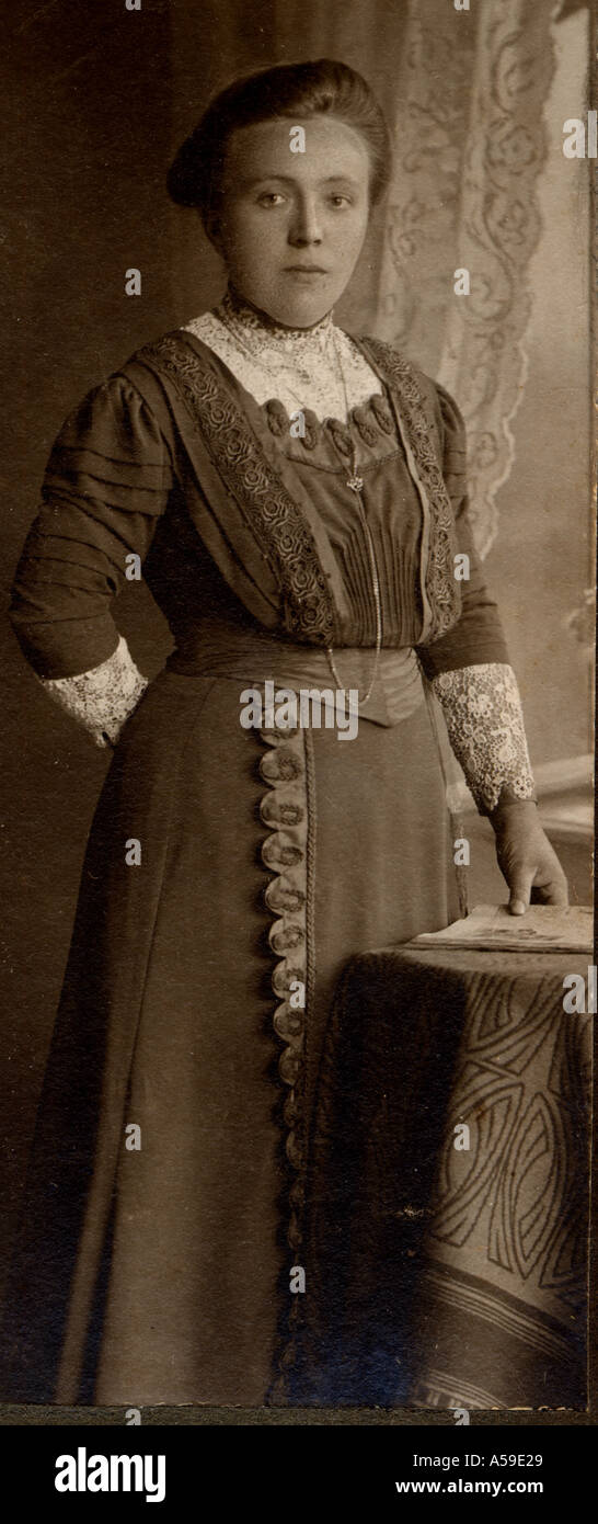 woman year 1900 historical standing Stock Photo - Alamy