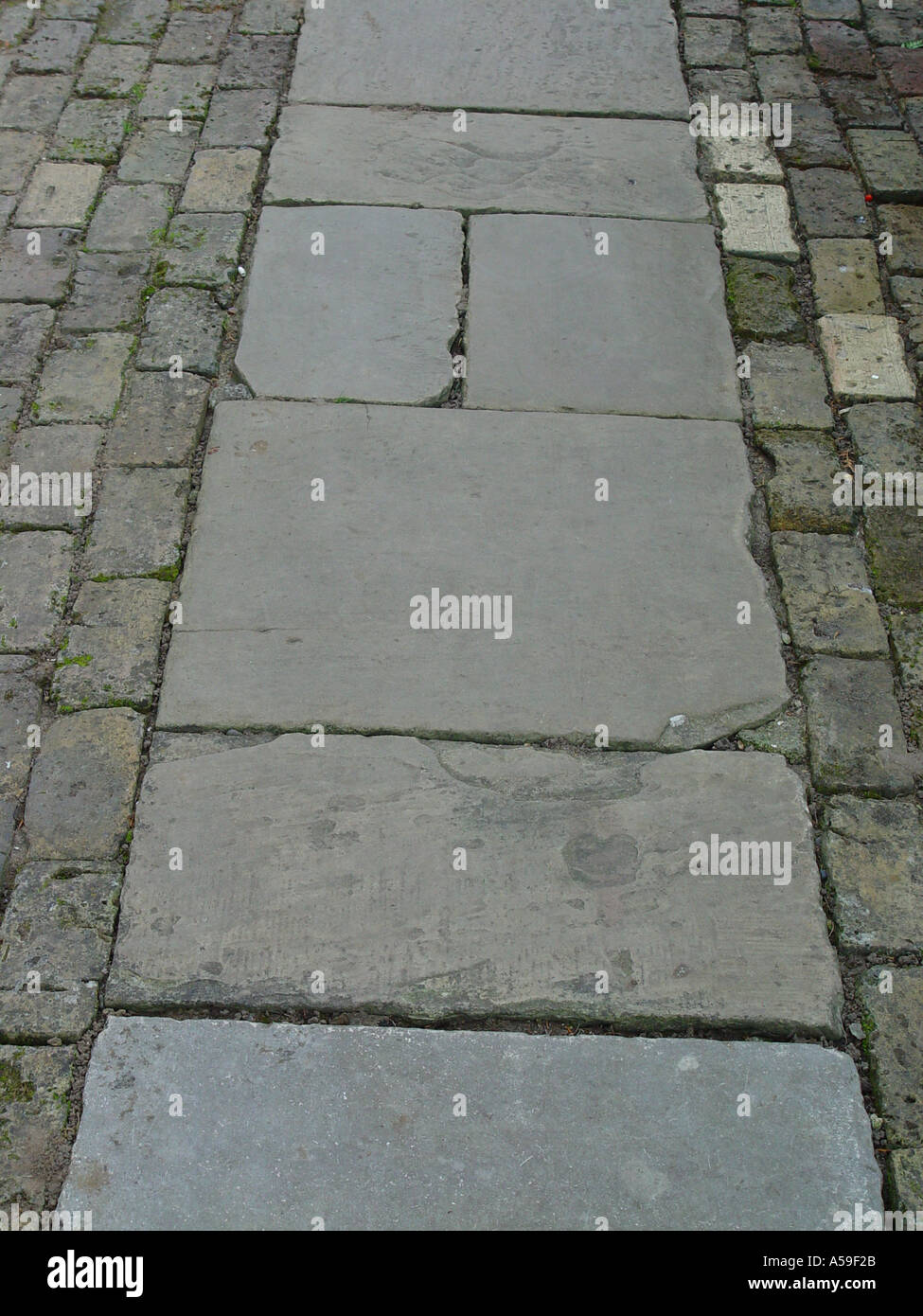 Paving path in gravel Stock Photo - Alamy