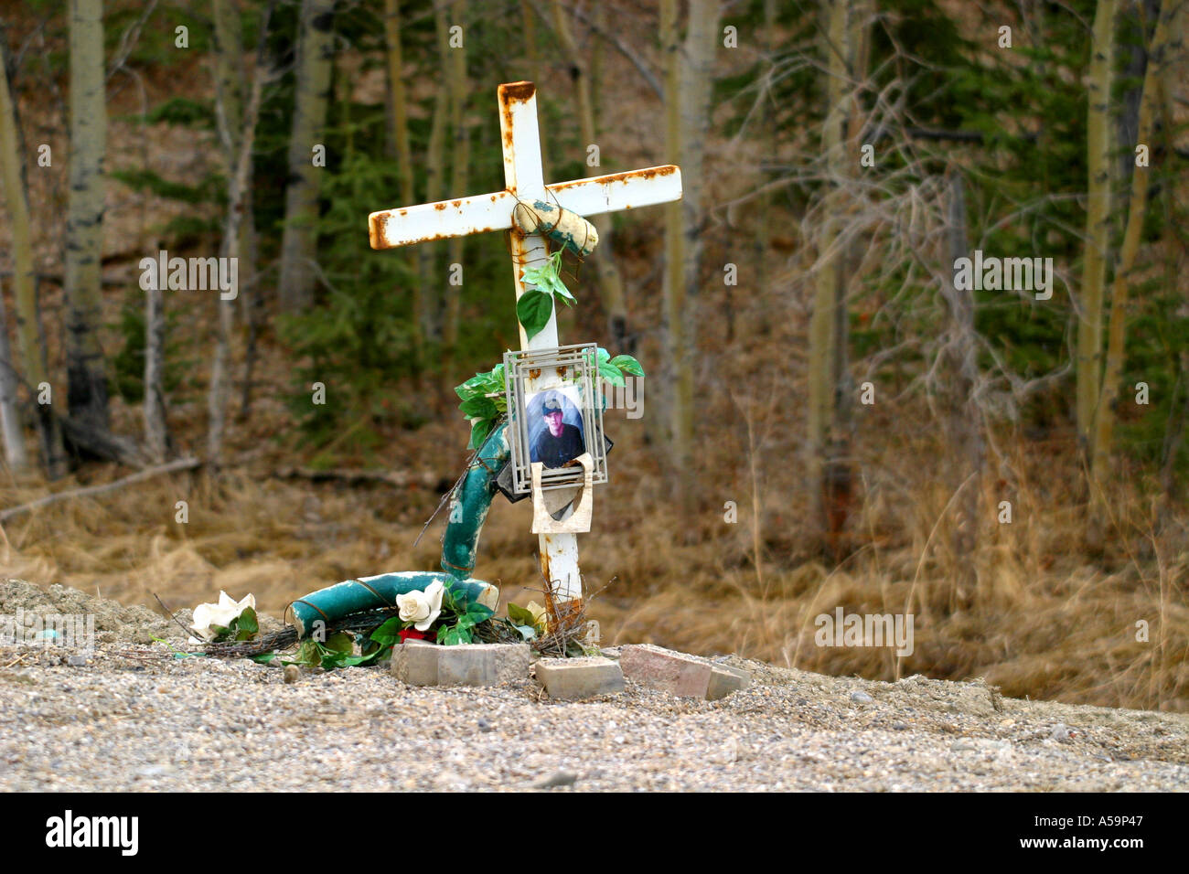 Roadside memorial cross flower hi-res stock photography and images - Alamy