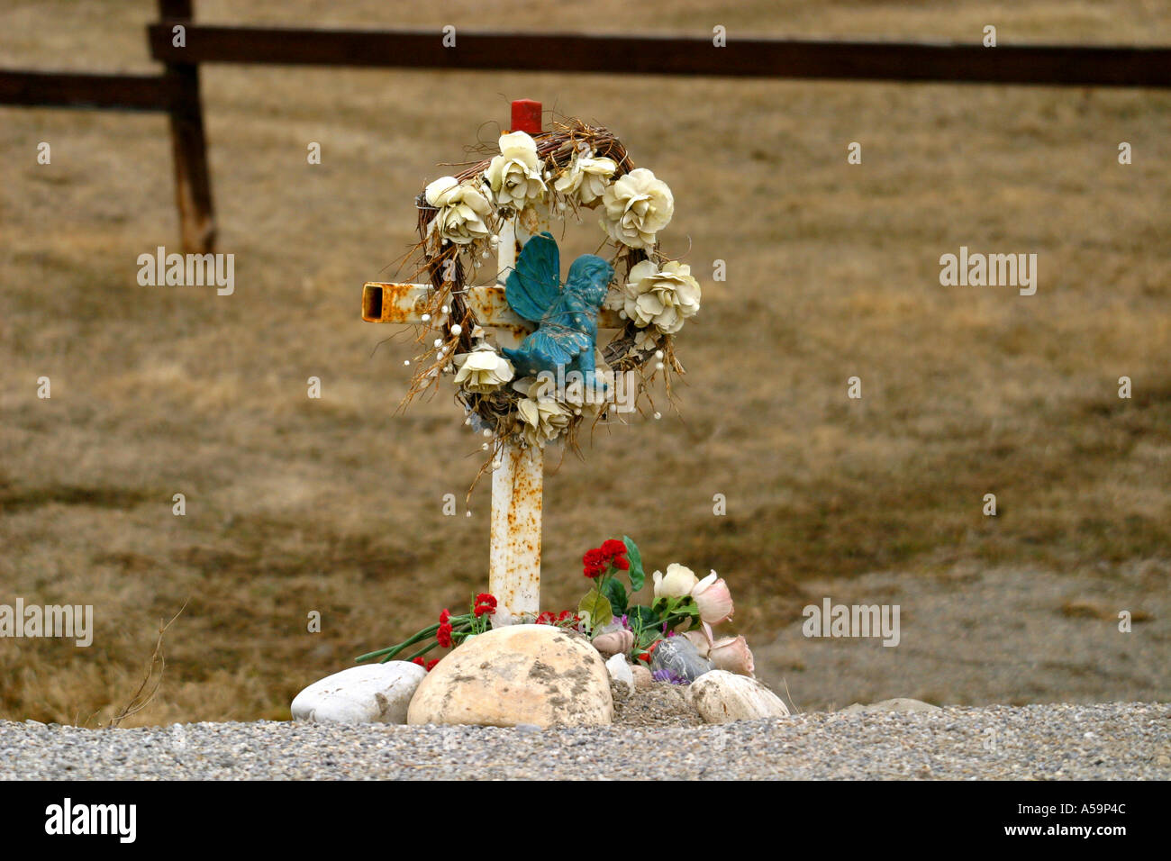 Roadside memorial cross flower hi-res stock photography and images - Alamy
