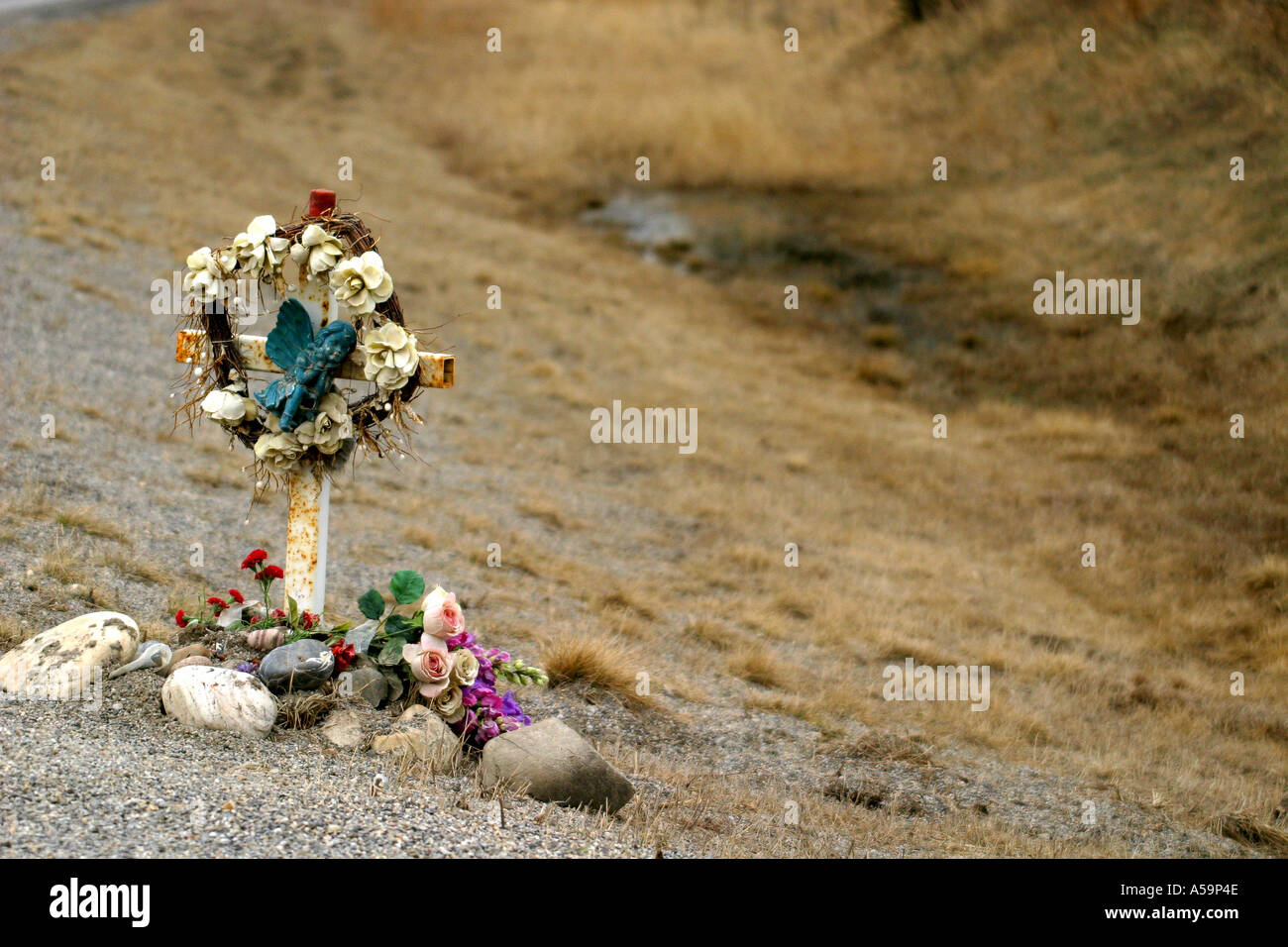 Roadside memorial cross flower hi-res stock photography and images - Alamy