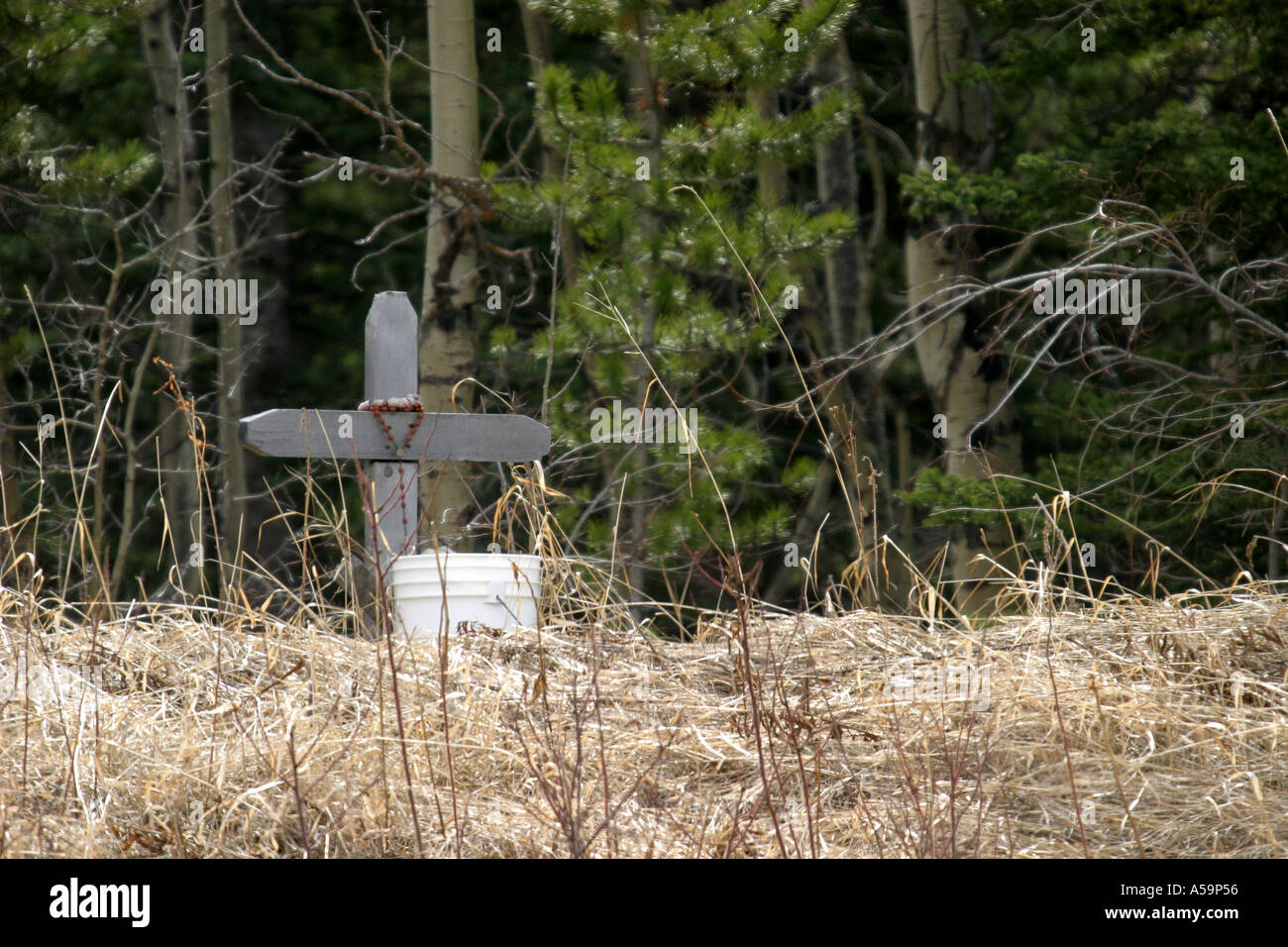 Roadside memorial cross flower hi-res stock photography and images - Alamy
