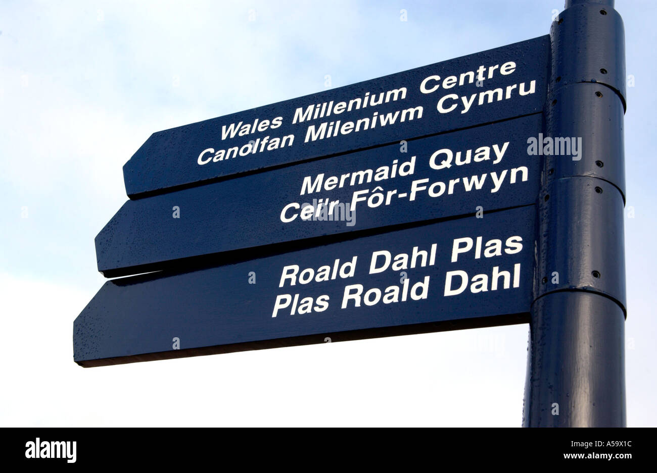 Bilingual Welsh English language sign to Wales Millennium Centre ...