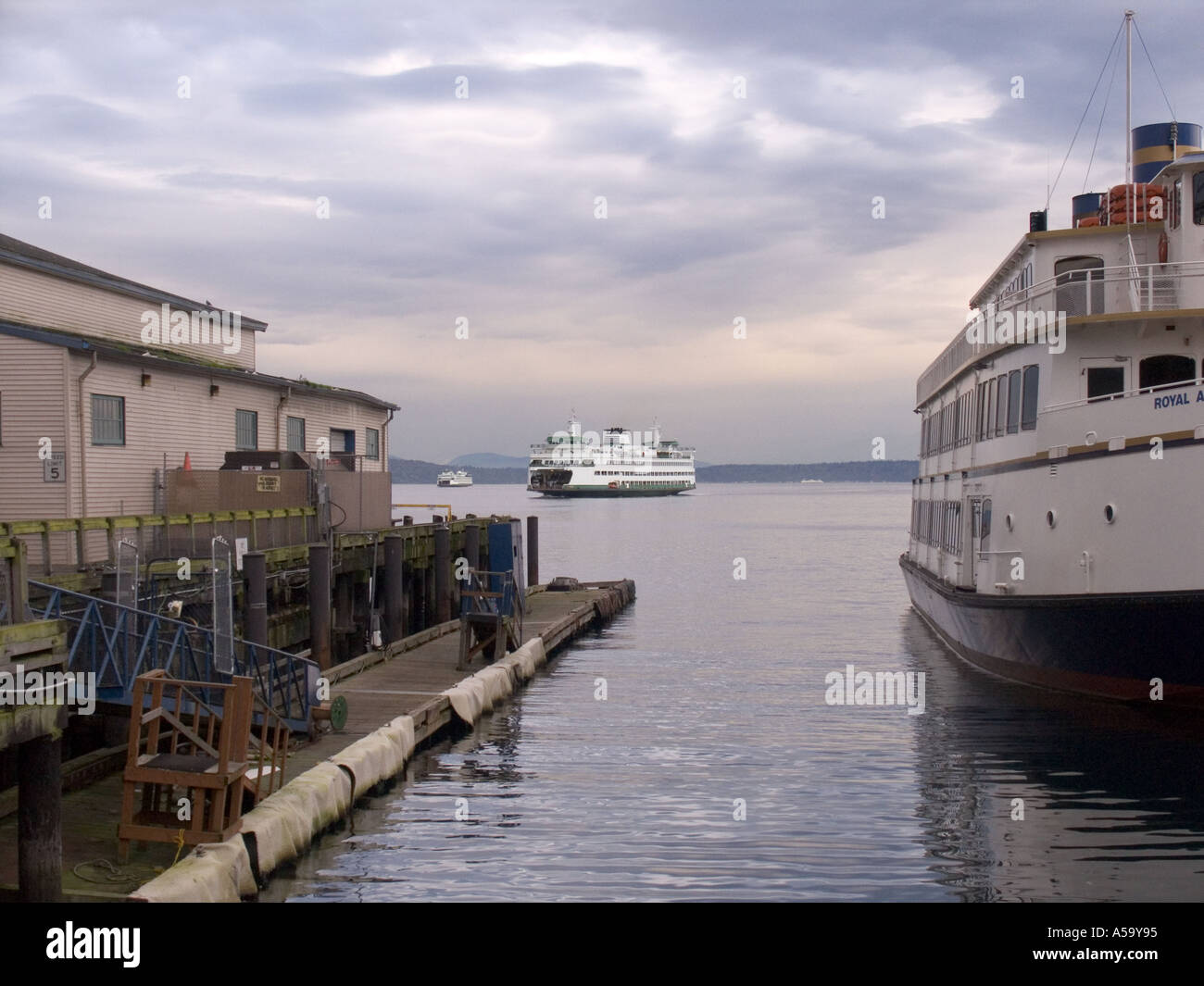 Seattle ferry boat docked hi-res stock photography and images - Alamy