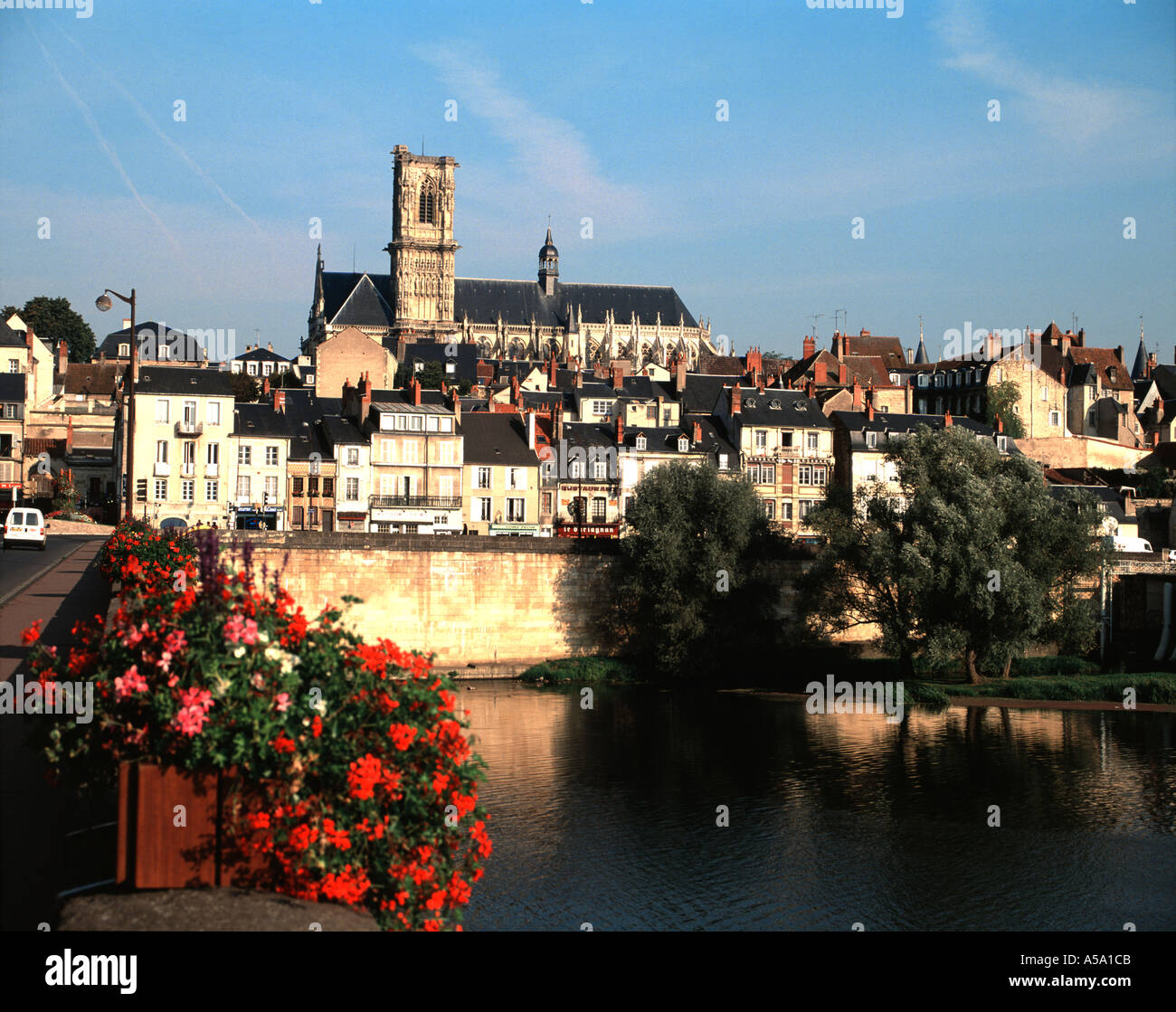 St cathedral nevers hi-res stock photography and images - Alamy