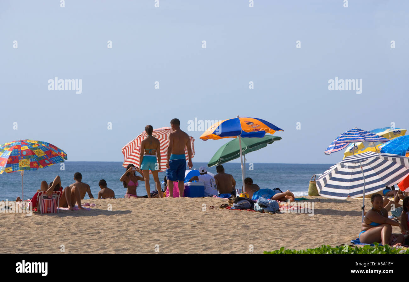 Busy beach scene hi-res stock photography and images - Alamy